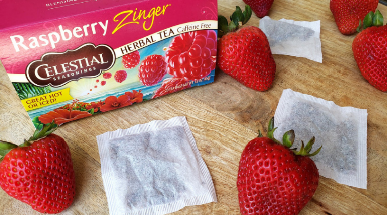 My Favorite Healthy Summer Drink : Berry Berry Zinger - BoredMom